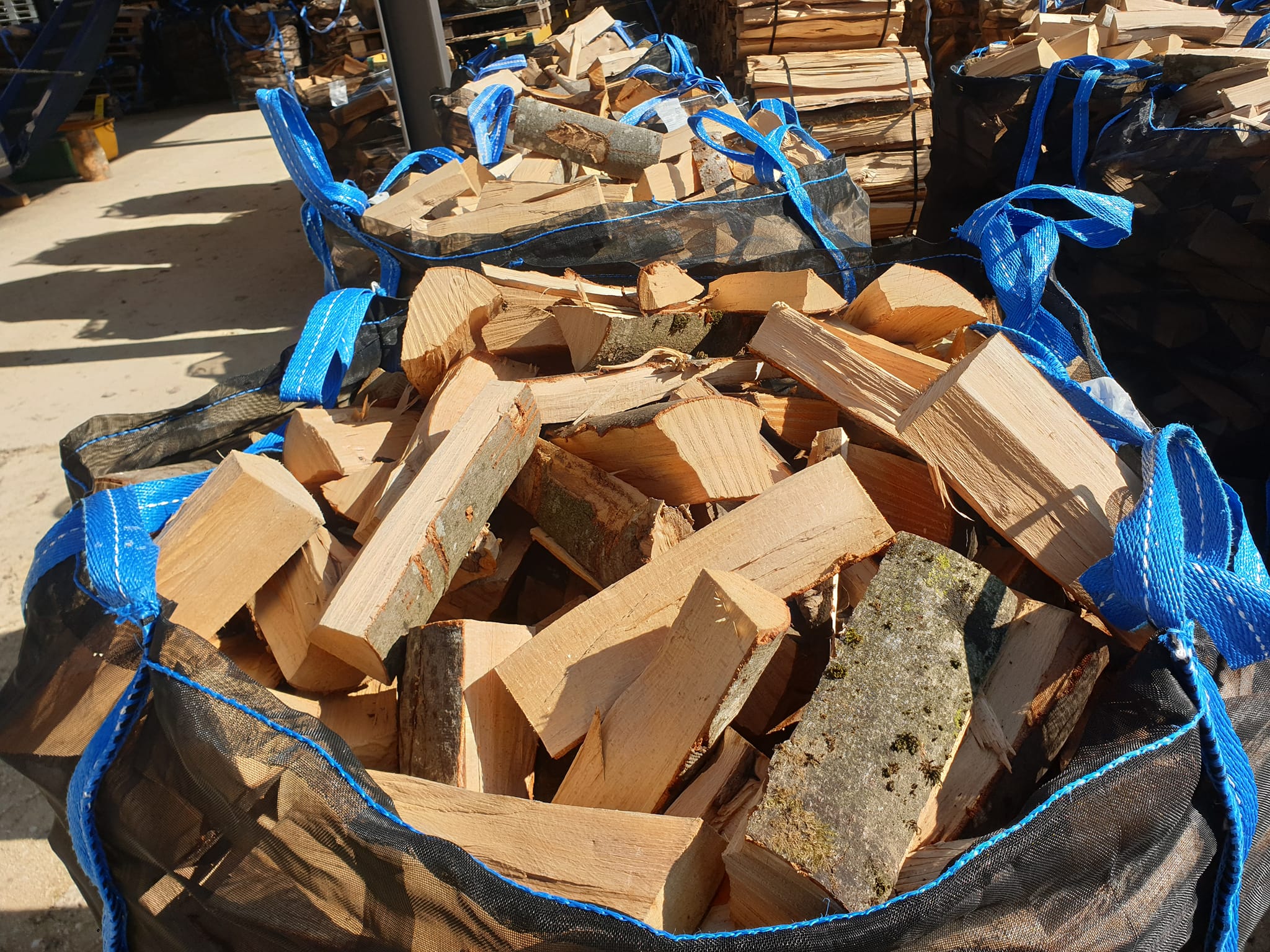 Weber Brenn-und Cheminéeholz – Holz macht warm ums Herz!